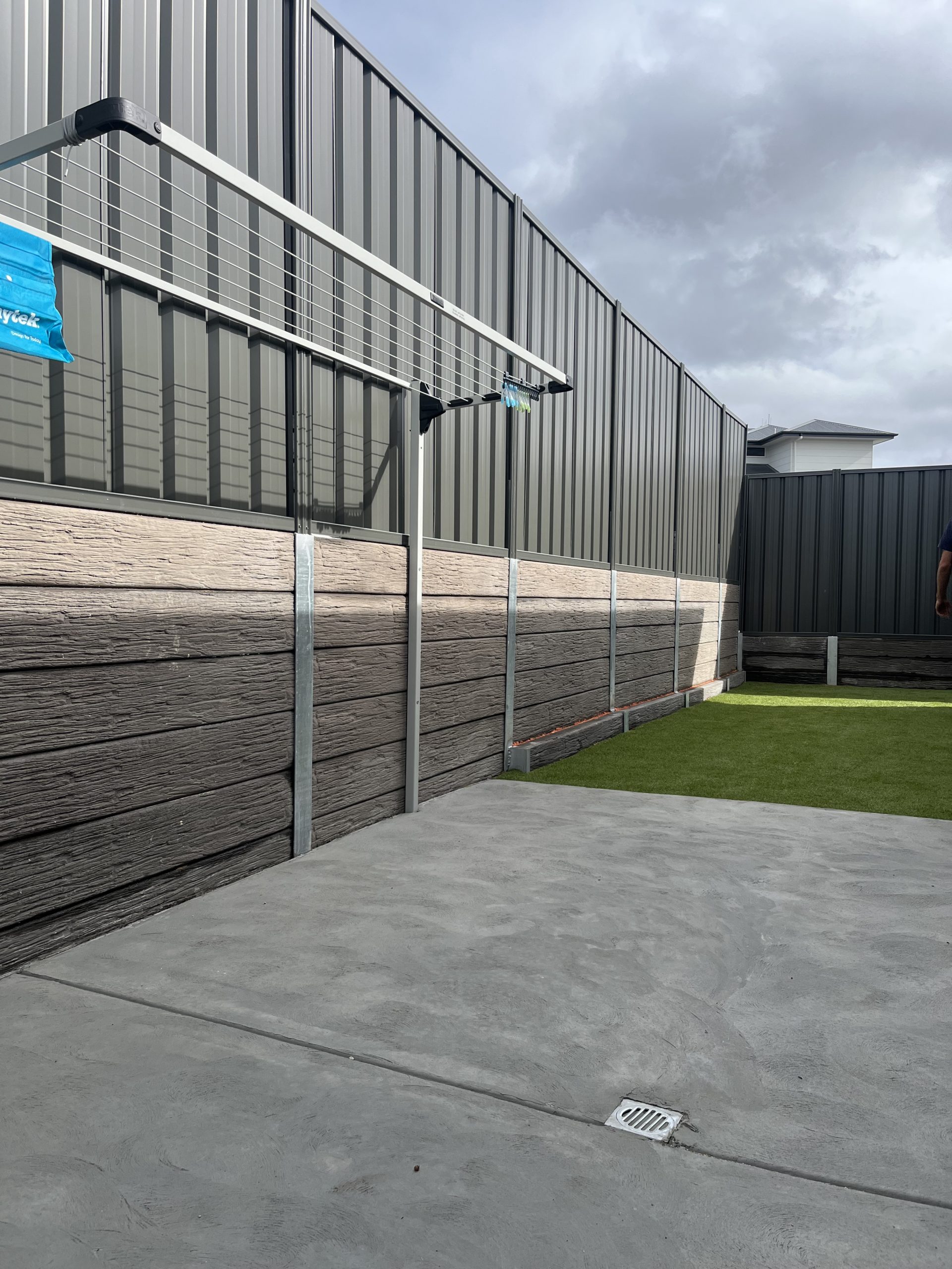 FENCE BRACKETS – Uprite Retaining Walls